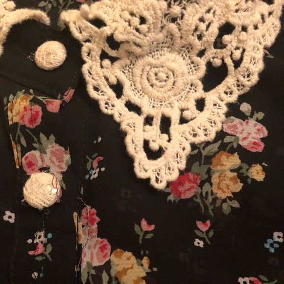 Iris Basic | Tops | Iris Basic Floral Crop Top | Poshmark